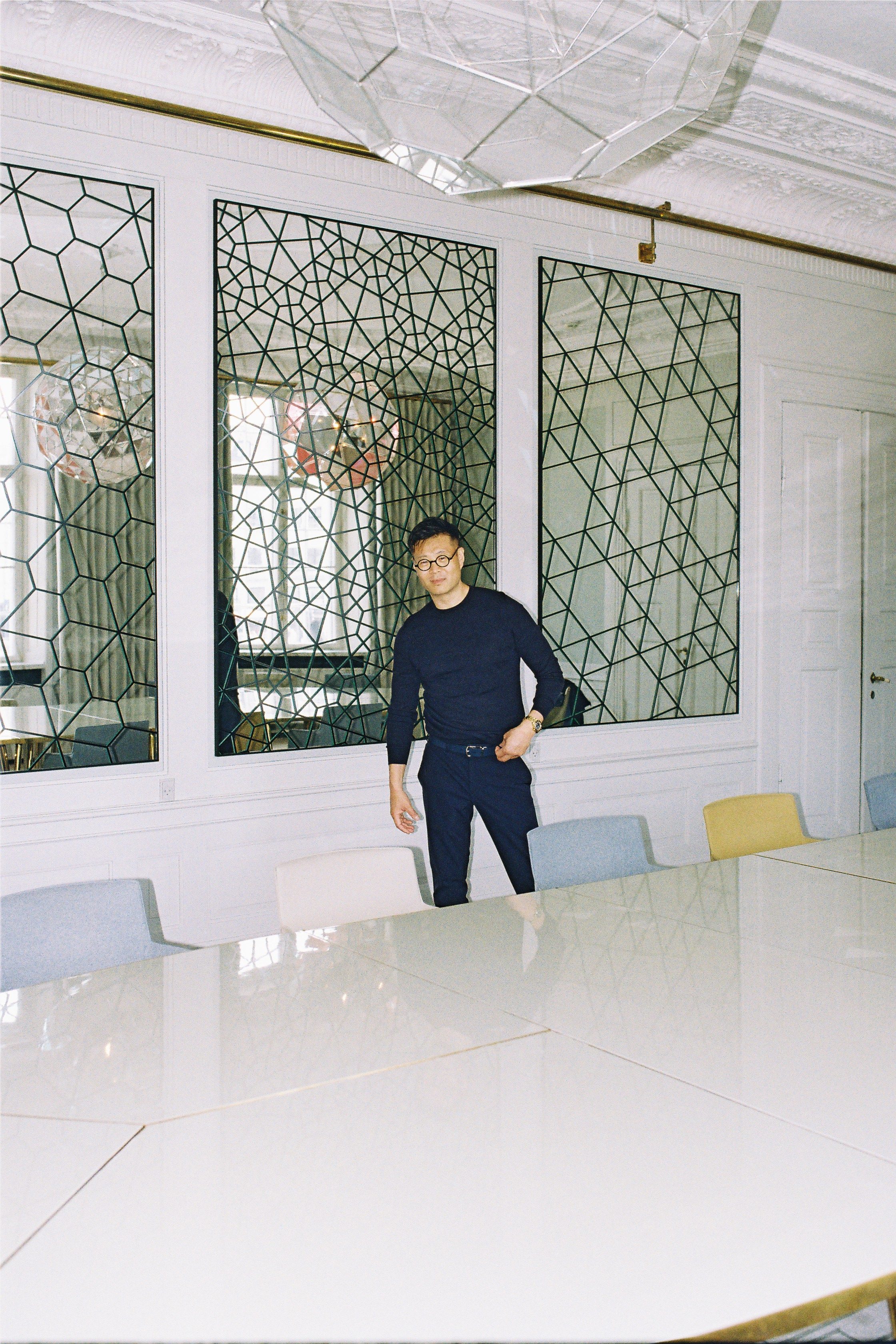 Martin Lumbye: "En undersøgelse har vist, at vi føler os en lille smule lykkeligere, hvis vi ...