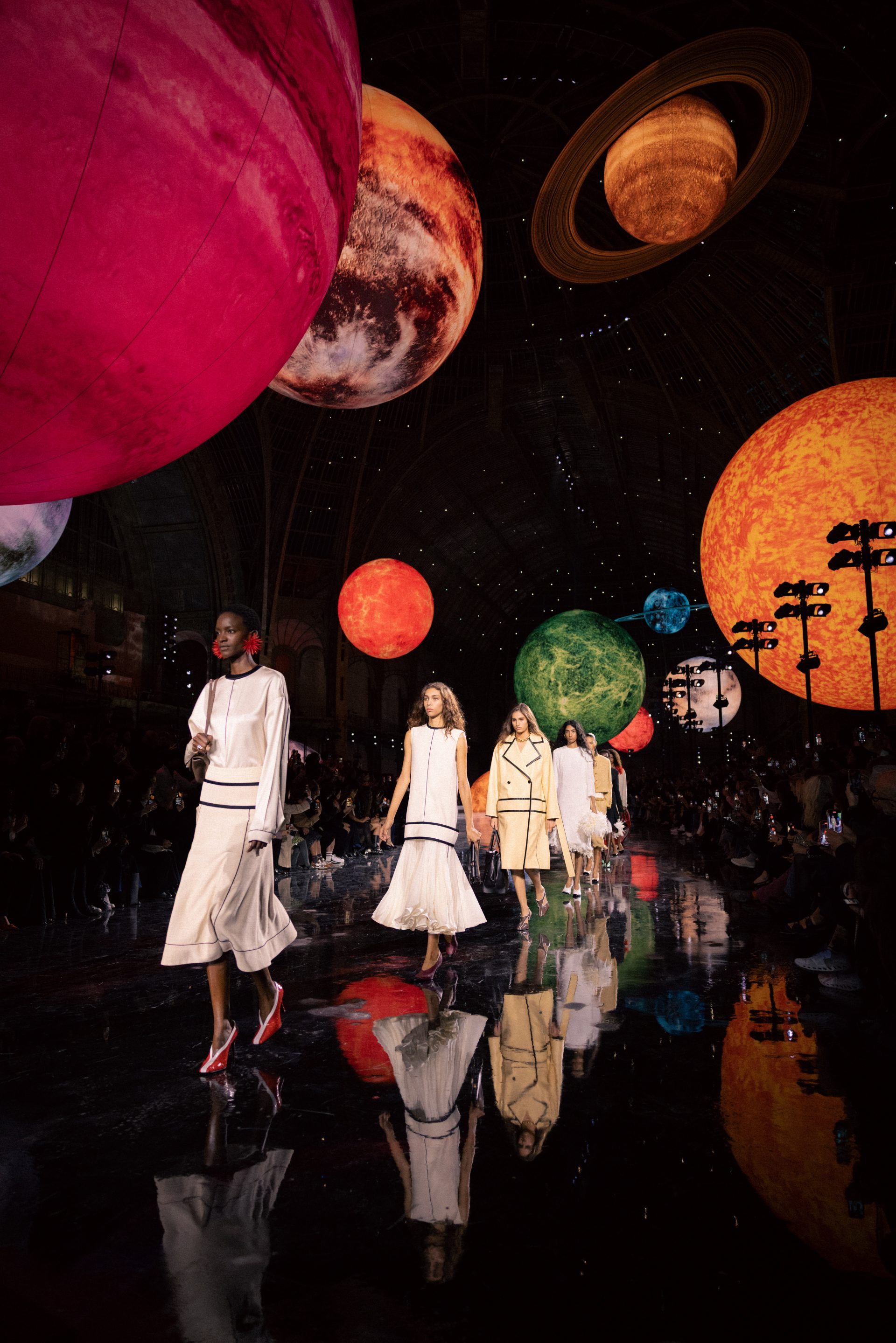 Nyt magasin på gaden: Stor S/S26-trendrapport, guide til Grønland ...